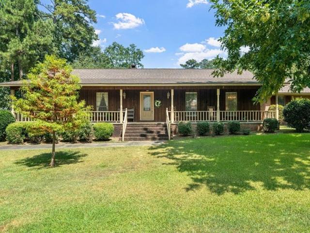 108 Pinecrest St, Collins, MS 39428