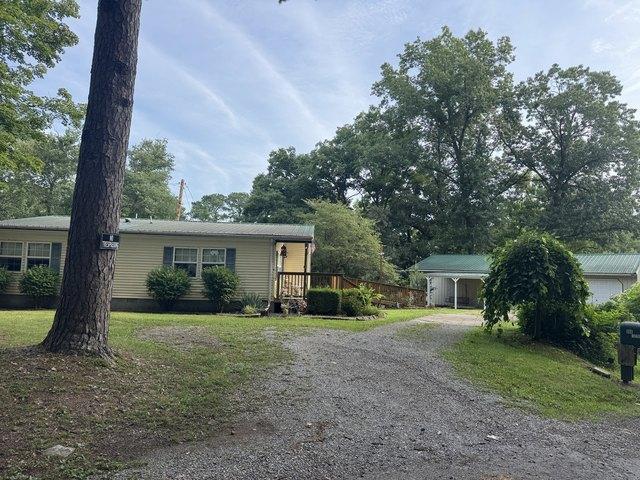 108 Robin Dr, Benton, IL 62812