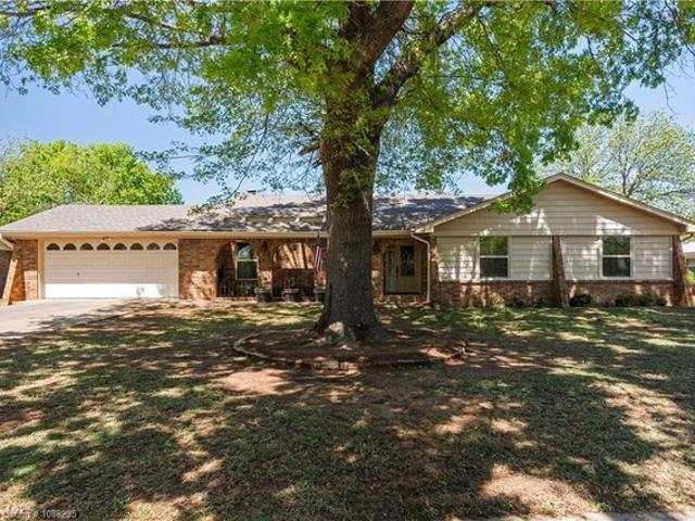 108 Rosewood Dr, Poteau, OK 74953