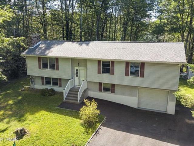 108 Remington Cir, Tobyhanna, PA 18466