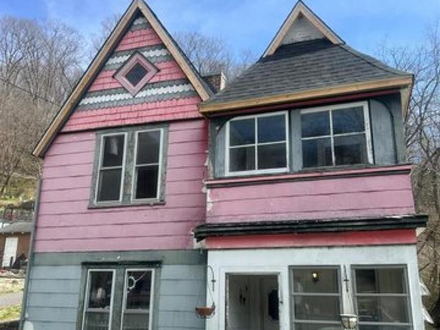 108 Renova St, Bramwell, WV 24715