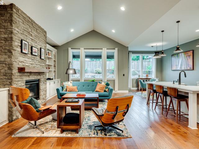 108 W 16TH ST