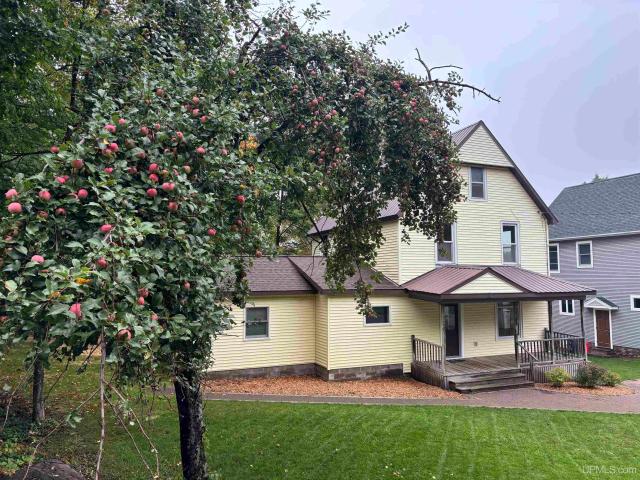 108 W Calverley Avenue