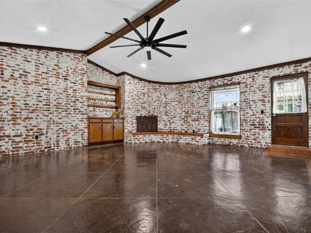 108 W Parkland Drive