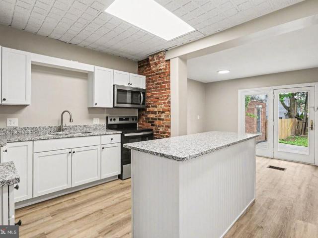 108 W Pomfret Street