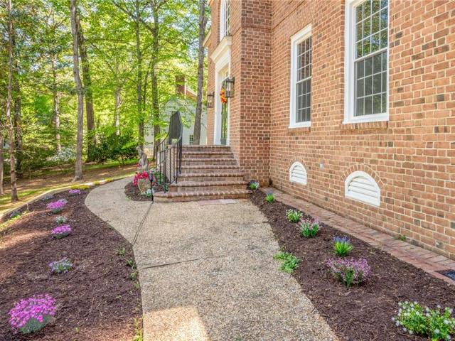 108 Woodmere DR