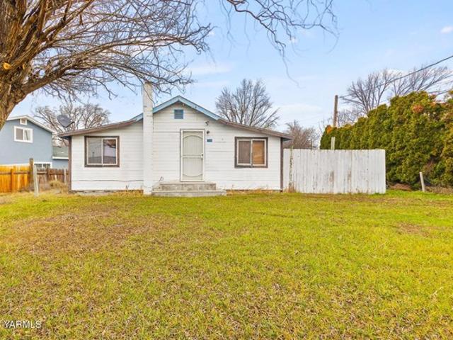 108 West Blvd S, Granger, WA 98932