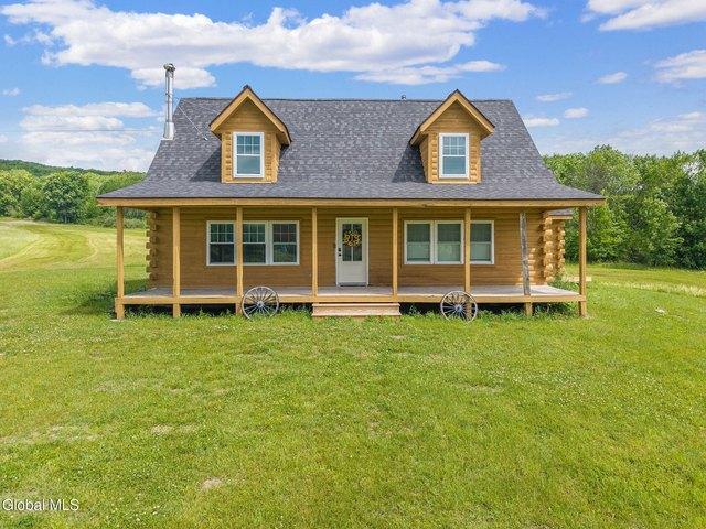 108 Wild Berry Dr, Stamford, NY 12167