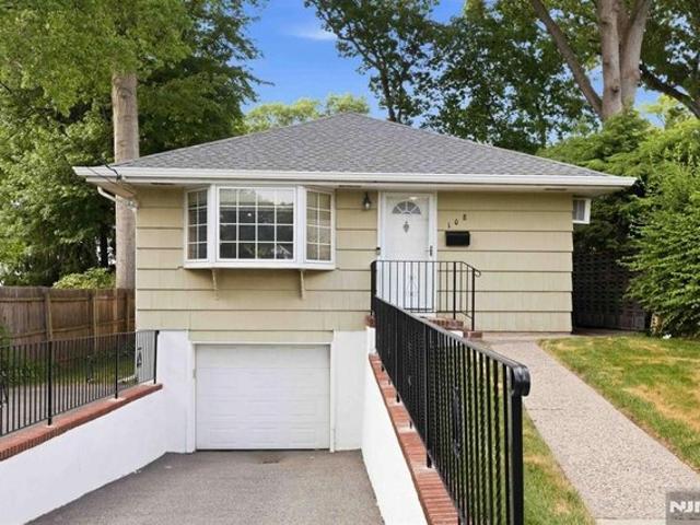 108 Wyandotte Ave, Dumont, NJ 07628