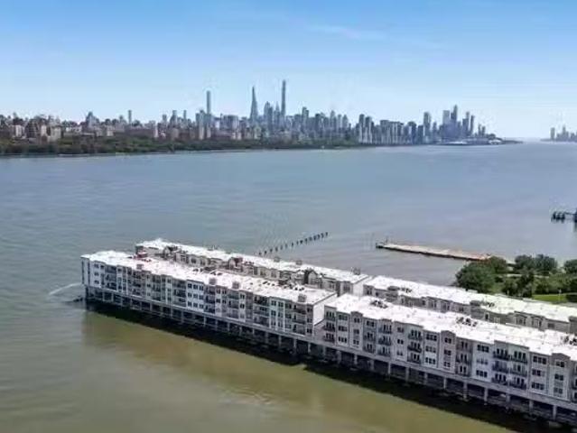 108 THE PROMENADE, EDGEWATER, NJ 07020 Condo/Townhome For Sale.