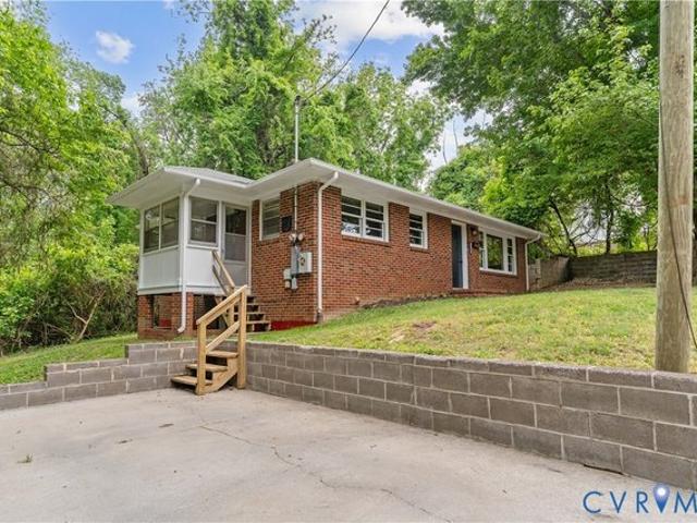 108 Vaughan St, Farmville, VA 23901