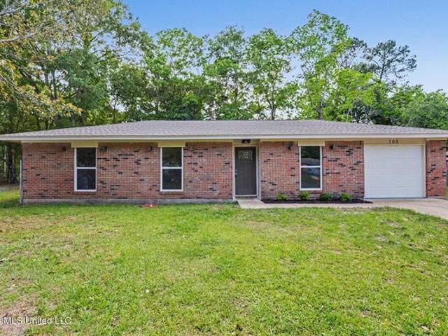 108 Vicksburg Pl, Ocean Springs, MS 39564