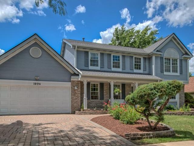1094 Oak Wood Dr, Carol Stream, IL 60188