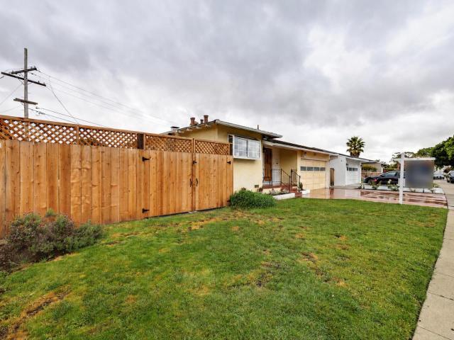 1094 Bermuda Drive