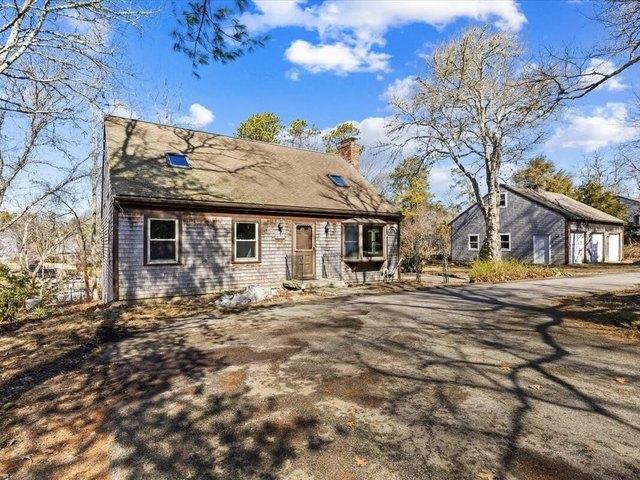 1094 County Rd, Cataumet, MA 02534