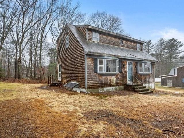 1094 Glebe St, Taunton, MA 02780