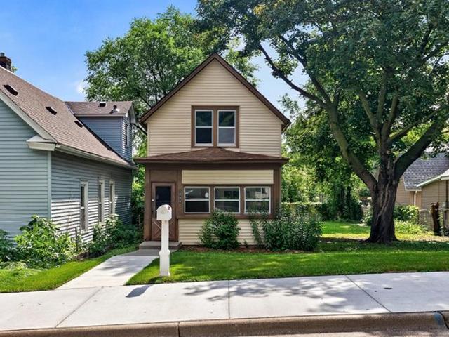 1094 Kent St, Saint Paul, MN 55117