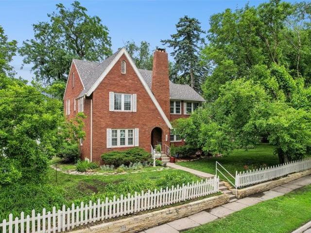 1094 28th St, Des Moines, IA 50311
