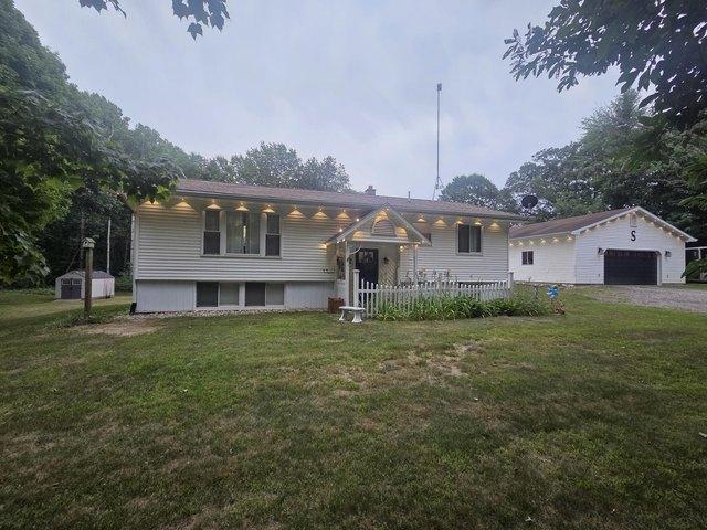 10950 N Pine Grove Rd NE, Vestaburg, MI 48891