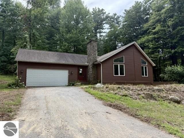 10951 Harlow St, Greenville, MI 48838