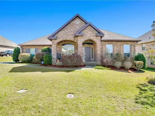 10951 HERITAGE CIR N, MOBILE, AL 36608 Single Family Residence.
