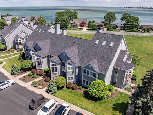 10951 N Bay Point Dr Apt 204, Marblehead, OH 43440
