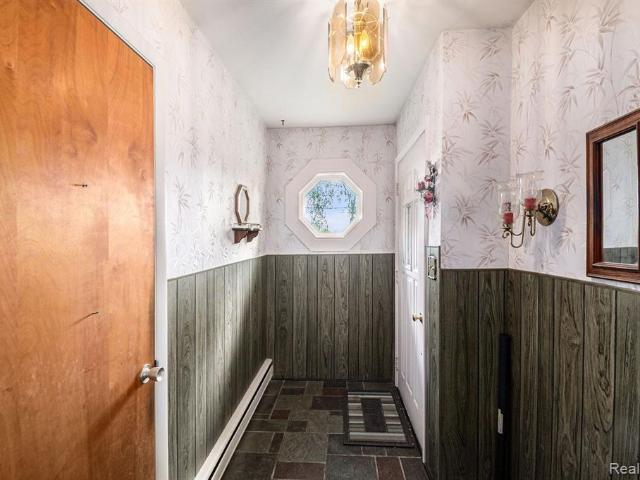 1095 n college road