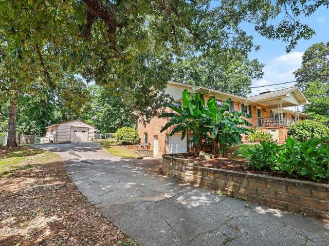 1095 Alexander Road
