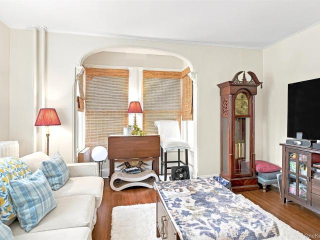1095 Boston Post Road