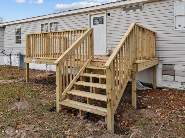 1095 James Road