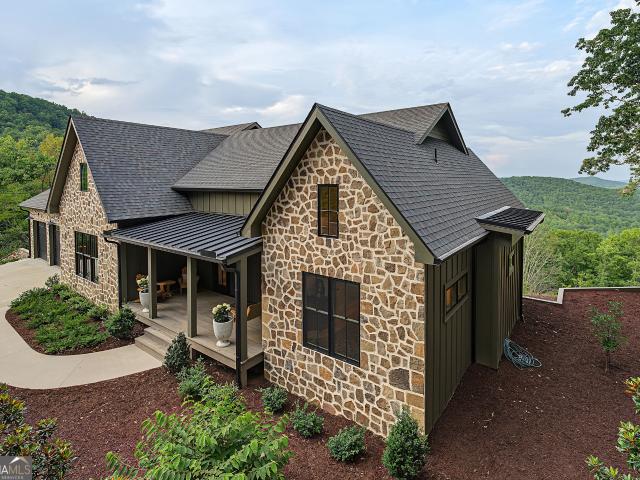 1095 Rabun Bluffs Drive