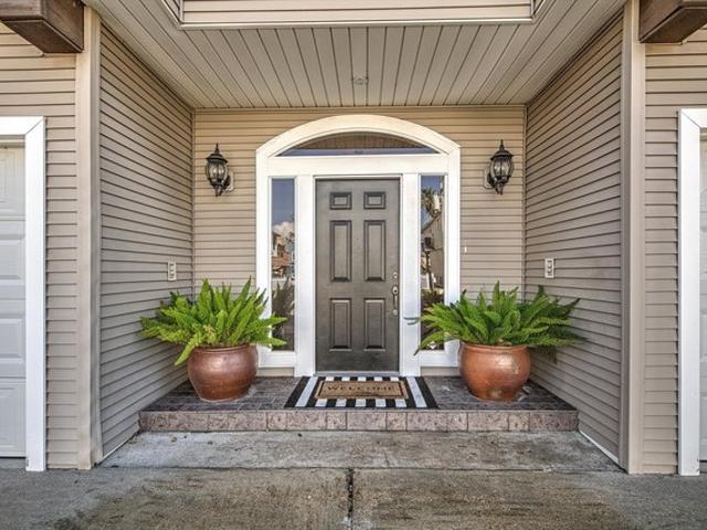 1095 Redfish St, Bayou Vista, TX 77563