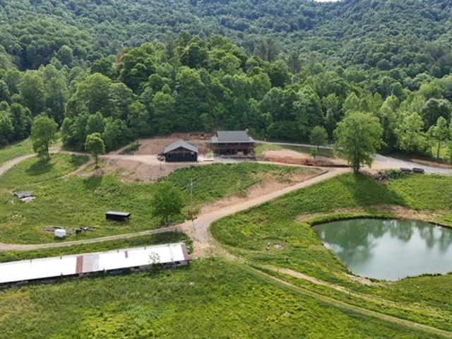 1095 Stanley Creek Rd, Oneida, TN 37841