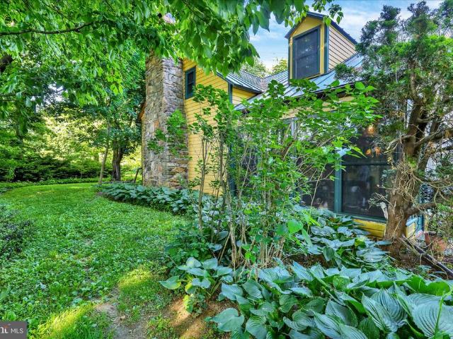 1095 Texter Mountain Road