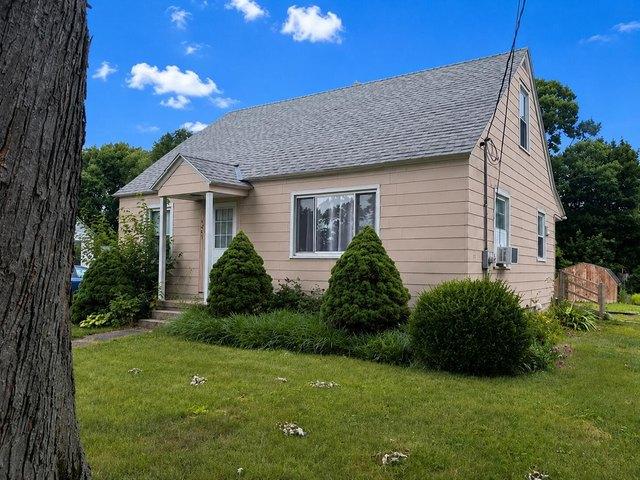 1095 Vos St, Jenison, MI 49428