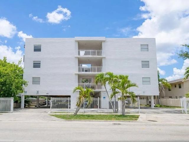 1095 W 77th St, Hialeah, FL 33014
