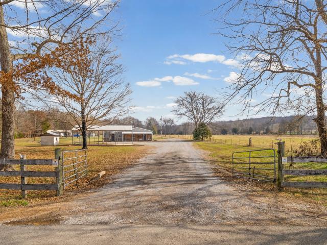1095 White Oak Rd