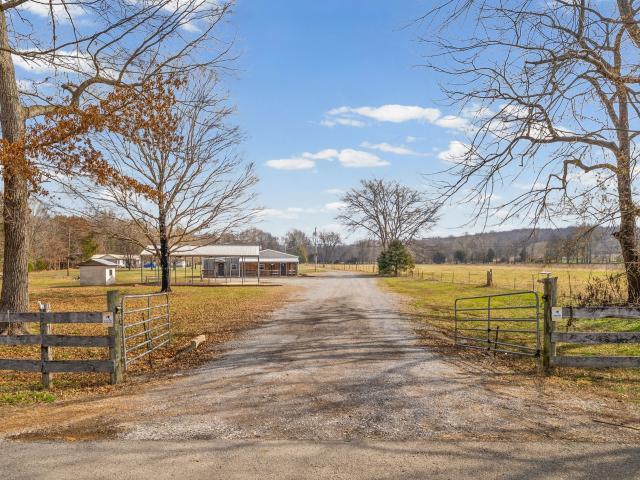 1095 White Oak Rd