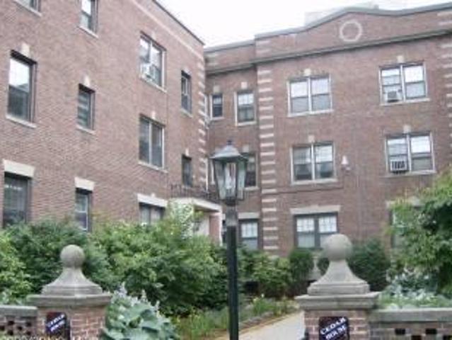 $1095 / 2br Huge 2BR Unit w/FREE HT&HW, Spacious LR,DR,Garage Prkng Avail & More! Cedar St, Worcester~Mins to WPI & MCPHS! map