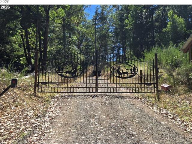 1096 Mountain View Dr, Sutherlin, OR 97479
