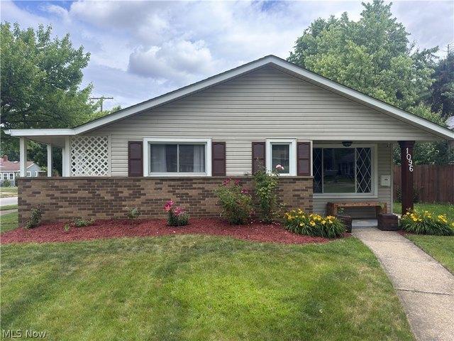 1096 Birch Ln, Cleveland, OH 44109