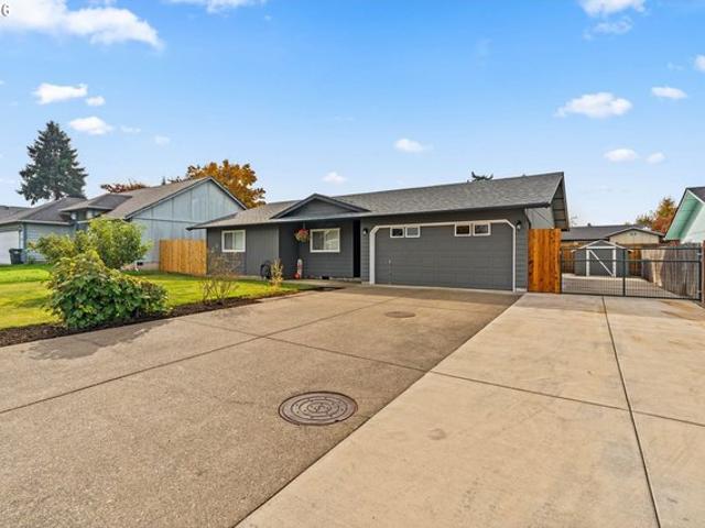 1096 Cedar Ct, Creswell, OR 97426
