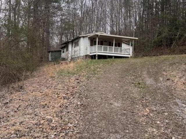 1096 Dry Creek Rd, Elizabethton, TN 37643