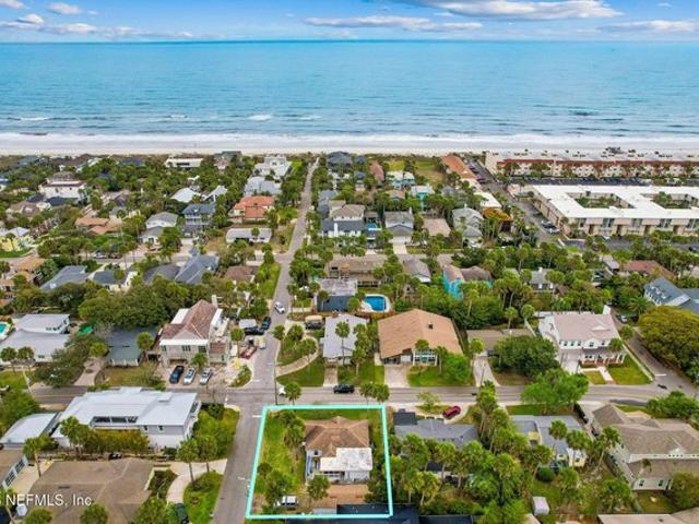 1096 East Coast Dr, Atlantic Beach, FL 32233