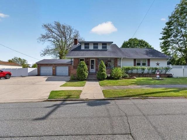 1096 Joyce St, New Bedford, MA 02745