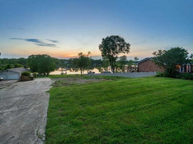 1096 Lock 4 Rd