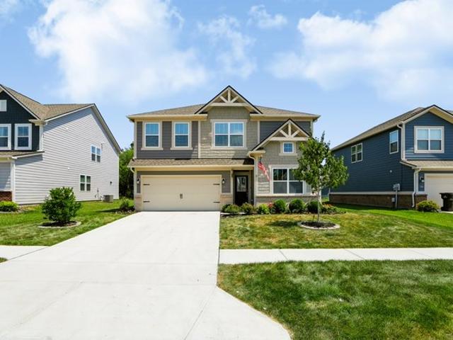 1096 Sunderland Dr, Greenwood, IN 46143