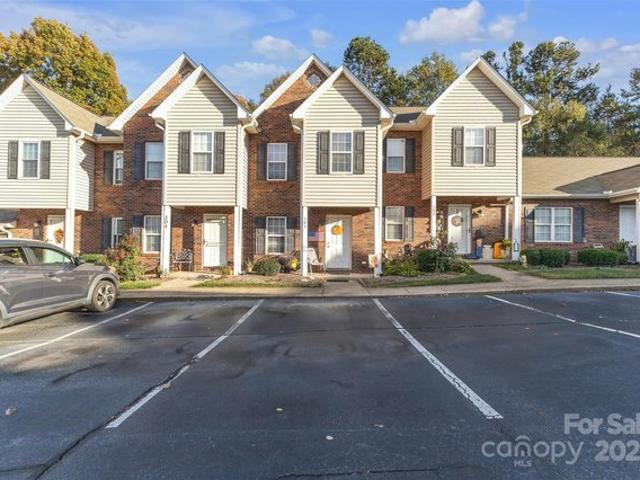 1096 22nd St NE Apt 303, Hickory, NC 28601