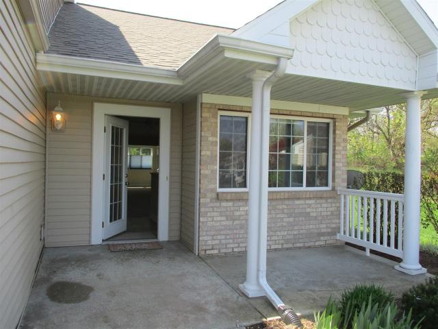 1096 4 Fountain View Circle