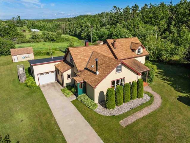 10970 Burnett Rd, Charlevoix, MI 49720